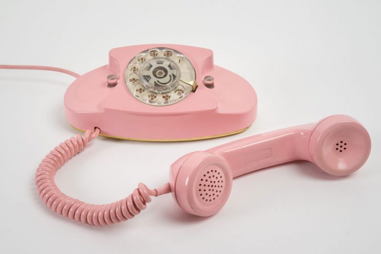 Visual Moment // Pink Phones, Midcentury Modernism & More